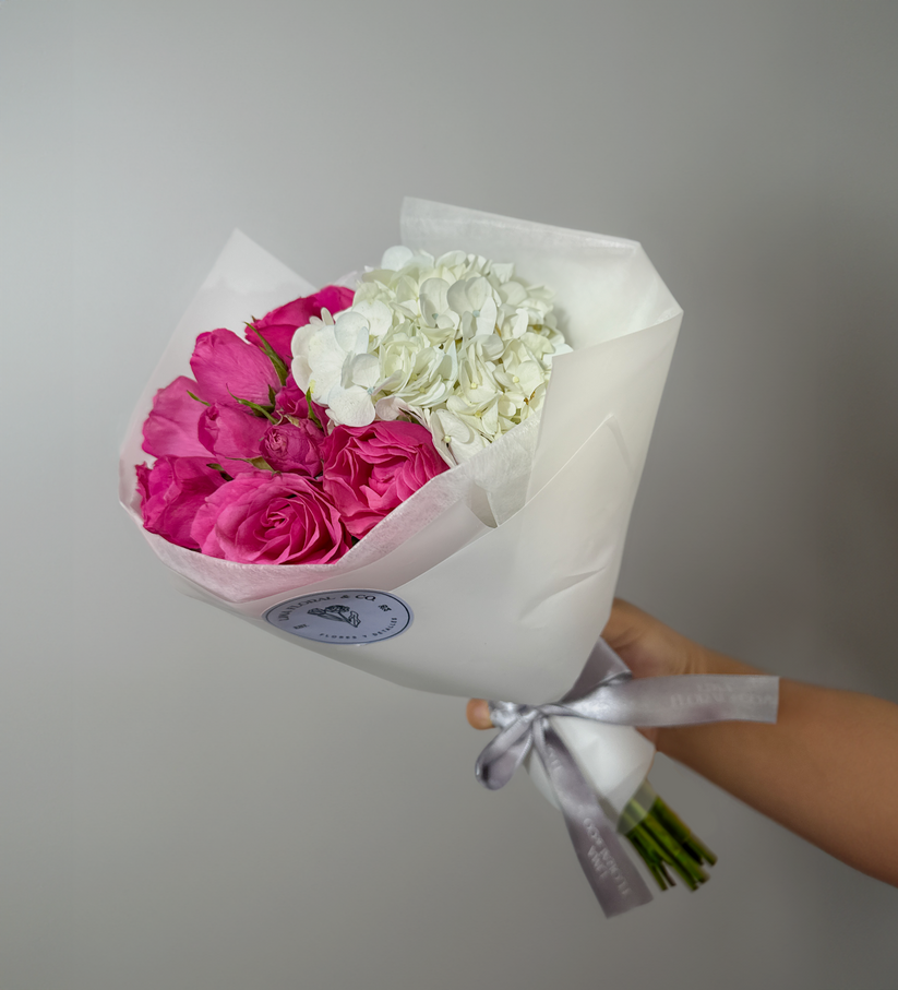 Mini Ramo: Mini Rosas y Hortensia – Lima Floral & Co.